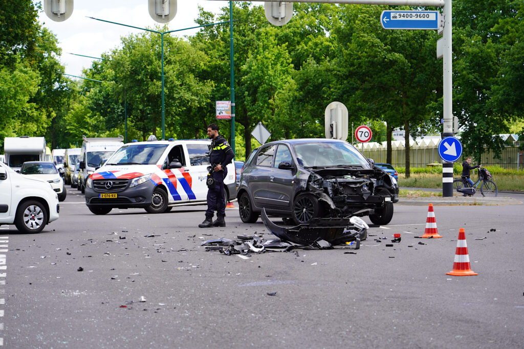 Verkeerschaos na ongeval op druk kruispunt - 112Brabant