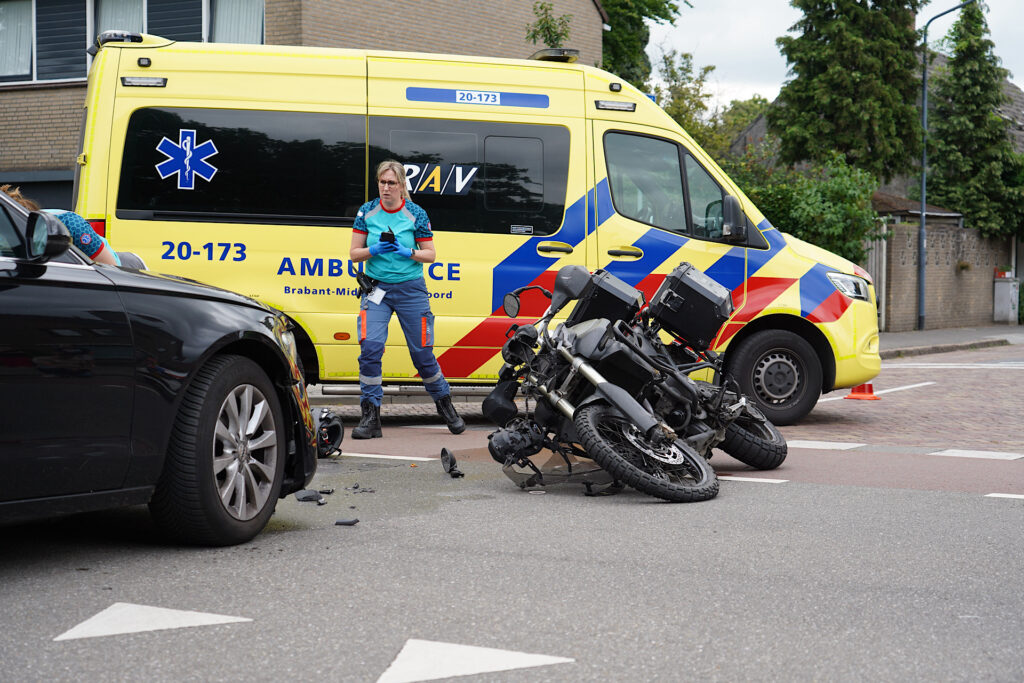 Motorrijder gewond bij aanrijding met auto - 112Brabant