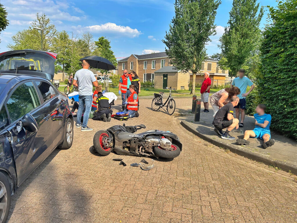 Scooterrijder ernstig gewond bij aanrijding - 112Brabant
