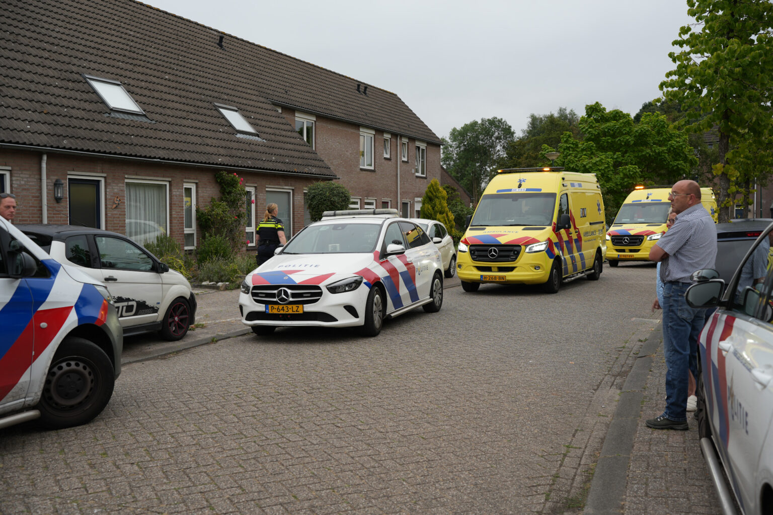 Overleden vrouw aangetroffen in zwembad, politie doet onderzoek - 112Brabant