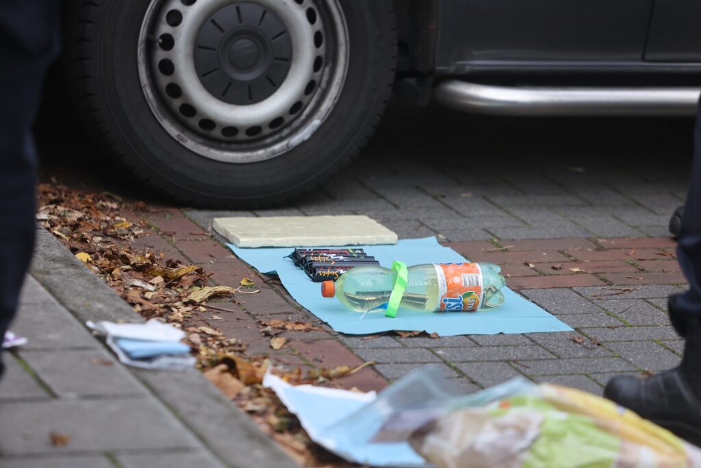 Zelfgemaakt explosief gevonden bij supermarkt, EOD doet onderzoek ...