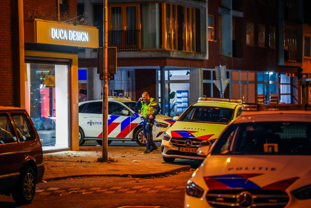 Explosief ontploft bij voordeur appartementencomplex - 112Brabant