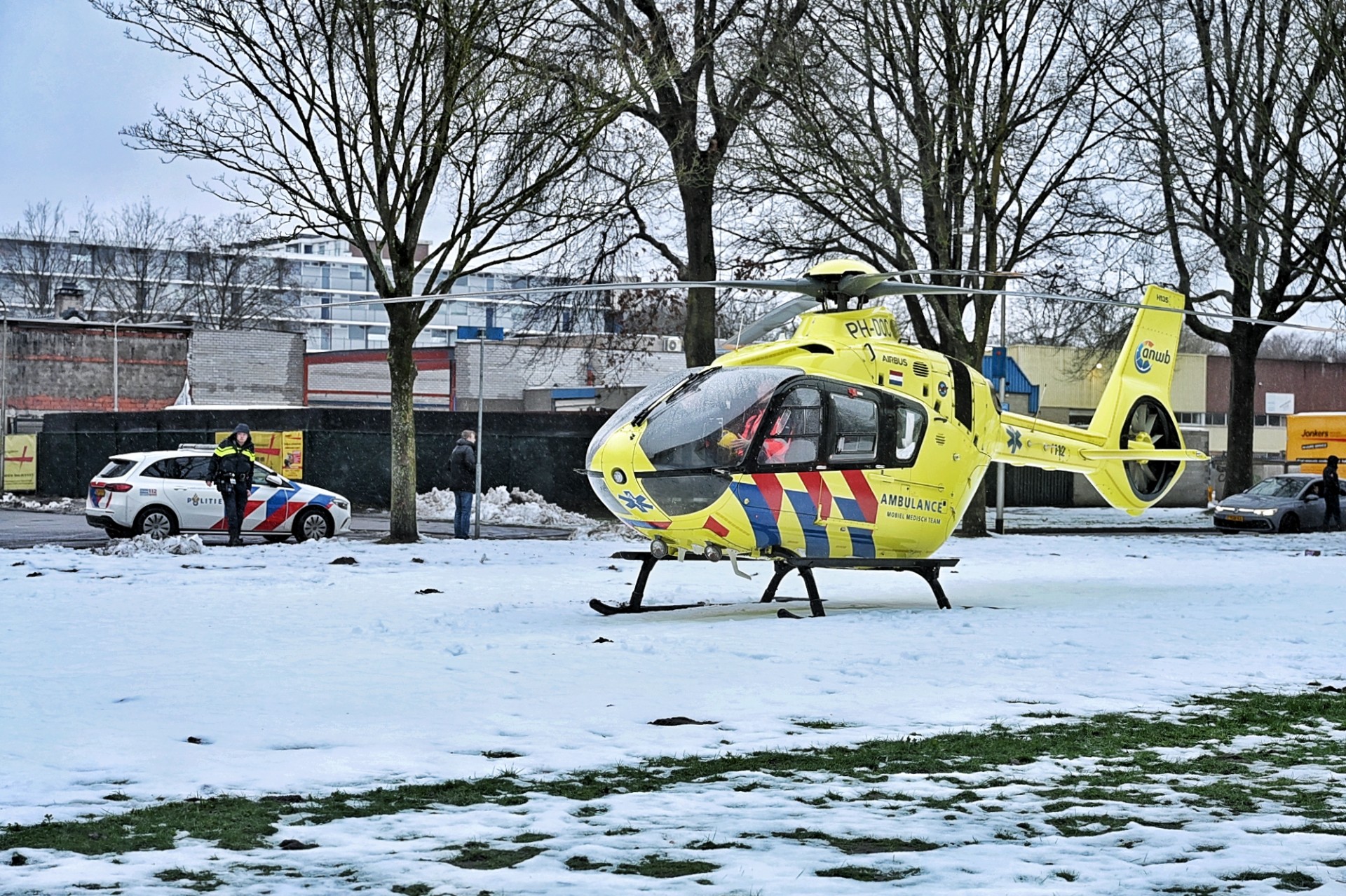 Overleden man op straat gevonden, politie doet onderzoek - 112 Nederland